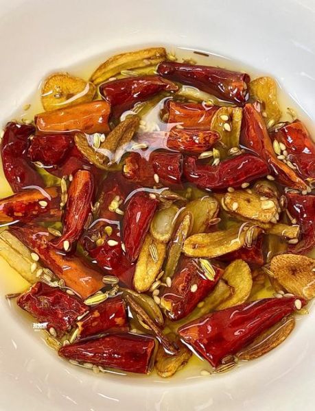 怎样熟辣椒油好吃_辣椒油怎么做才香-第2张图片-山城妙识 怎样熟辣椒油好吃_辣椒油怎么做才香-第2张图片-山城妙识