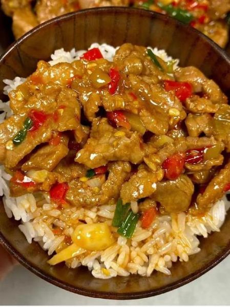 剁椒牛肉拌饭怎么做_剁椒牛肉拌饭热量高吗-第1张图片-山城妙识 剁椒牛肉拌饭怎么做_剁椒牛肉拌饭热量高吗-第1张图片-山城妙识