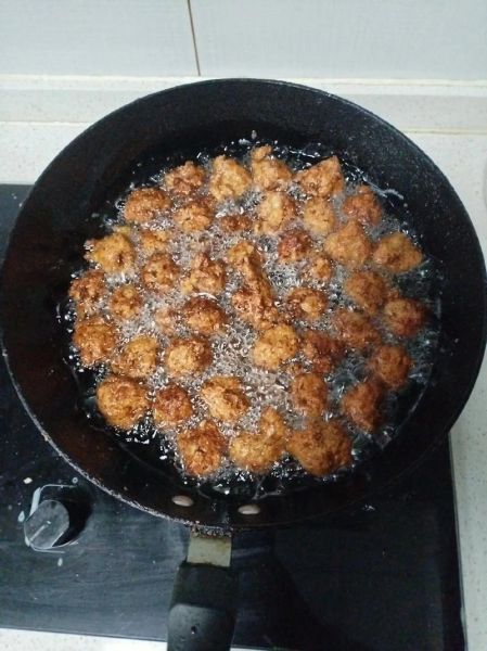 过年炸肉丸子怎么做_炸肉丸子家常做法-第3张图片-山城妙识 过年炸肉丸子怎么做_炸肉丸子家常做法-第3张图片-山城妙识