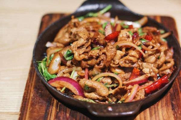 铁板羊肉怎么做_铁板羊肉家常做法-第1张图片-山城妙识 铁板羊肉怎么做_铁板羊肉家常做法-第1张图片-山城妙识