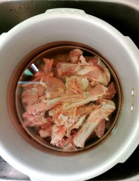 羊排怎么炖才好吃_炖羊排需要焯水吗-第1张图片-山城妙识 羊排怎么炖才好吃_炖羊排需要焯水吗-第1张图片-山城妙识