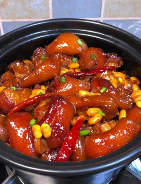 蹄膀炖黄豆怎么做好吃_蹄膀炖黄豆的家常做法-第1张图片-山城妙识