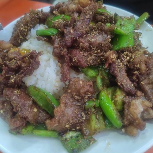 孜然羊肉盖浇饭怎么做_孜然羊肉盖浇饭热量高吗-第1张图片-山城妙识 孜然羊肉盖浇饭怎么做_孜然羊肉盖浇饭热量高吗-第1张图片-山城妙识