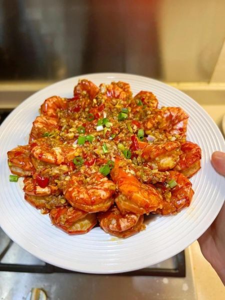 蒜蓉油焖大虾怎么做_蒜蓉油焖大虾的窍门-第1张图片-山城妙识 蒜蓉油焖大虾怎么做_蒜蓉油焖大虾的窍门-第1张图片-山城妙识