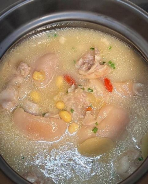 猪蹄炖什么汤最补气血_气血不足喝什么汤-第3张图片-山城妙识 猪蹄炖什么汤最补气血_气血不足喝什么汤-第3张图片-山城妙识