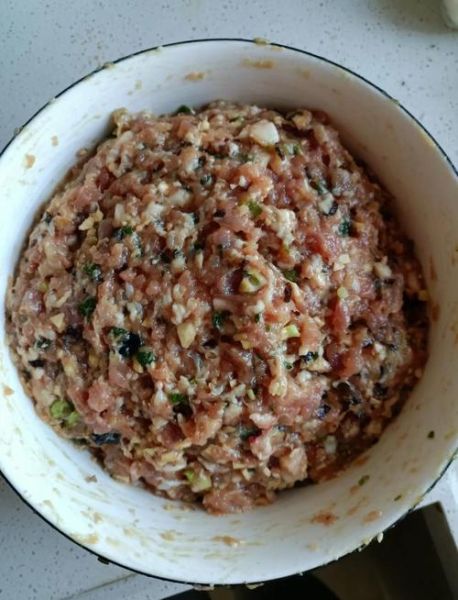 香菇木耳肉馅饺子怎么做_香菇木耳饺子馅怎么调才香-第1张图片-山城妙识