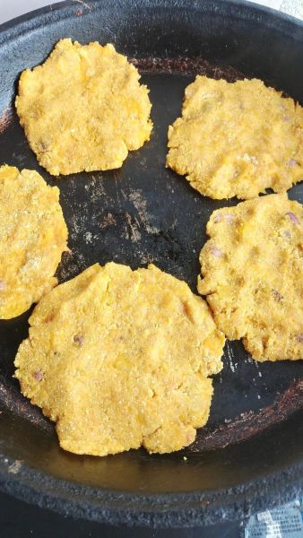 南瓜玉米面饼怎么做_南瓜玉米面饼热量高吗-第1张图片-山城妙识 南瓜玉米面饼怎么做_南瓜玉米面饼热量高吗-第1张图片-山城妙识