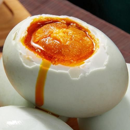 咸鸭蛋的热量高不高_减肥能吃吗-第3张图片-山城妙识 咸鸭蛋的热量高不高_减肥能吃吗-第3张图片-山城妙识