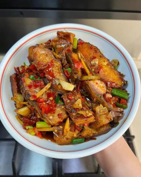 腊鱼炒什么菜好吃_腊鱼炒菜的正确做法-第1张图片-山城妙识