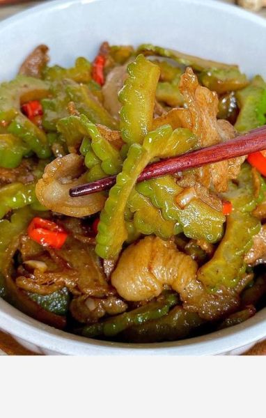 苦瓜炒肉怎么做_苦瓜炒肉要不要焯水-第1张图片-山城妙识 苦瓜炒肉怎么做_苦瓜炒肉要不要焯水-第1张图片-山城妙识