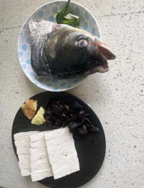 花鲢鱼头汤怎么做_花鲢鱼头汤去腥技巧-第1张图片-山城妙识 花鲢鱼头汤怎么做_花鲢鱼头汤去腥技巧-第1张图片-山城妙识