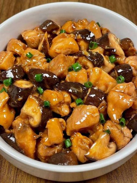 香菇滑鸡怎么做_香菇滑鸡用什么鸡最好-第2张图片-山城妙识 香菇滑鸡怎么做_香菇滑鸡用什么鸡最好-第2张图片-山城妙识