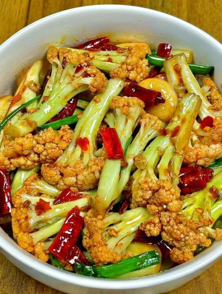 花菜炒肉要不要焯水_焯水还是不焯水-第3张图片-山城妙识 花菜炒肉要不要焯水_焯水还是不焯水-第3张图片-山城妙识