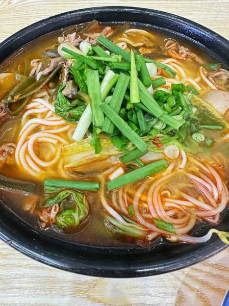 砂锅米线怎么做好吃_砂锅米线汤底配方-第2张图片-山城妙识 砂锅米线怎么做好吃_砂锅米线汤底配方-第2张图片-山城妙识