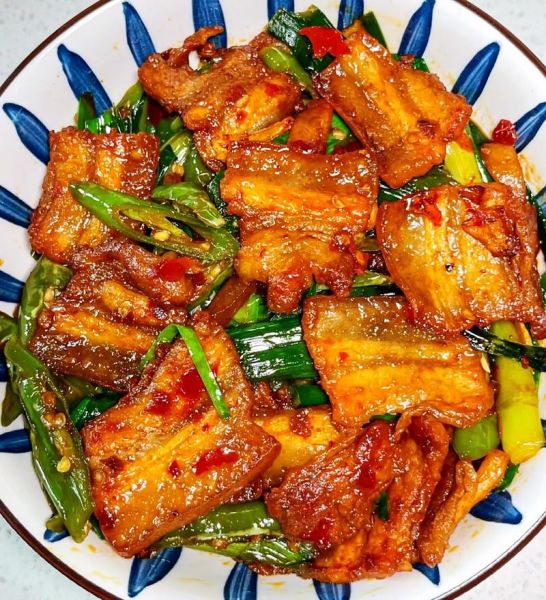 五花肉怎么炒才嫩_怎样炒五花肉又香又不柴-第1张图片-山城妙识 五花肉怎么炒才嫩_怎样炒五花肉又香又不柴-第1张图片-山城妙识