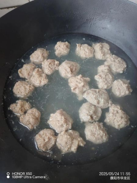 猪肉水汆丸子怎么做_水汆丸子不散的秘诀-第2张图片-山城妙识 猪肉水汆丸子怎么做_水汆丸子不散的秘诀-第2张图片-山城妙识