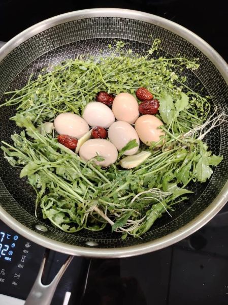 荠菜花煮水喝有什么功效_荠菜花煮水喝的禁忌-第1张图片-山城妙识 荠菜花煮水喝有什么功效_荠菜花煮水喝的禁忌-第1张图片-山城妙识