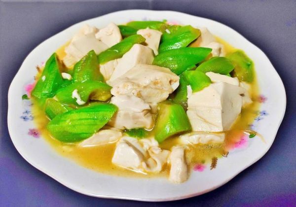 丝瓜炒豆腐怎么做_丝瓜炒豆腐的家常做法-第1张图片-山城妙识