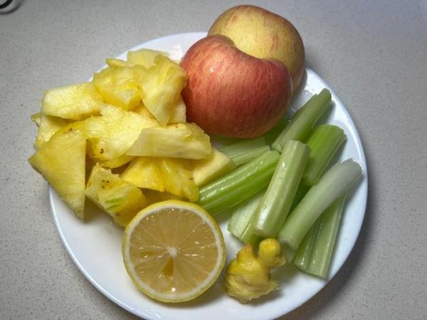 菠萝榨汁要加水吗_菠萝榨汁的正确做法-第1张图片-山城妙识 菠萝榨汁要加水吗_菠萝榨汁的正确做法-第1张图片-山城妙识