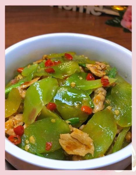 莴笋炒肉前要焯水吗_莴笋炒肉焯水好还是不焯水好-第1张图片-山城妙识 莴笋炒肉前要焯水吗_莴笋炒肉焯水好还是不焯水好-第1张图片-山城妙识