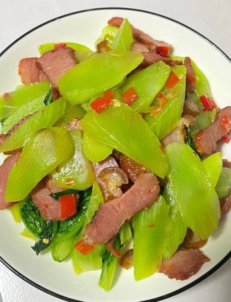 腊肉炒莴笋怎么炒才脆_腊肉炒莴笋的家常做法-第1张图片-山城妙识 腊肉炒莴笋怎么炒才脆_腊肉炒莴笋的家常做法-第1张图片-山城妙识