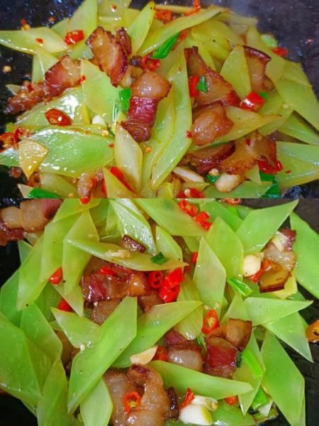 腊肉炒莴笋怎么炒才脆_腊肉炒莴笋的家常做法-第2张图片-山城妙识 腊肉炒莴笋怎么炒才脆_腊肉炒莴笋的家常做法-第2张图片-山城妙识