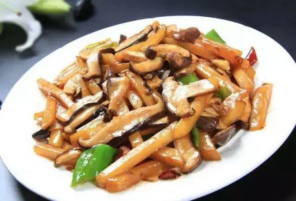 香菇炒土豆条怎么做_香菇土豆条先炒哪个-第1张图片-山城妙识 香菇炒土豆条怎么做_香菇土豆条先炒哪个-第1张图片-山城妙识