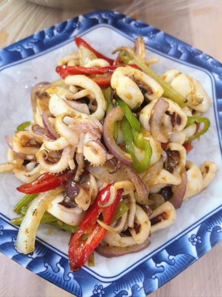 小鱿鱼怎么炒好吃又嫩_小鱿鱼炒多久才嫩-第1张图片-山城妙识 小鱿鱼怎么炒好吃又嫩_小鱿鱼炒多久才嫩-第1张图片-山城妙识