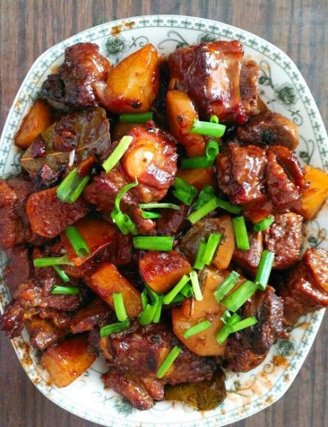 红烧排骨土豆怎么做_红烧排骨土豆需要焯水吗-第1张图片-山城妙识 红烧排骨土豆怎么做_红烧排骨土豆需要焯水吗-第1张图片-山城妙识
