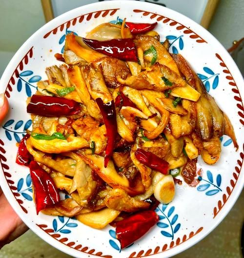 蘑菇炒肉怎么做好吃又简单_蘑菇炒肉的家常做法-第1张图片-山城妙识 蘑菇炒肉怎么做好吃又简单_蘑菇炒肉的家常做法-第1张图片-山城妙识