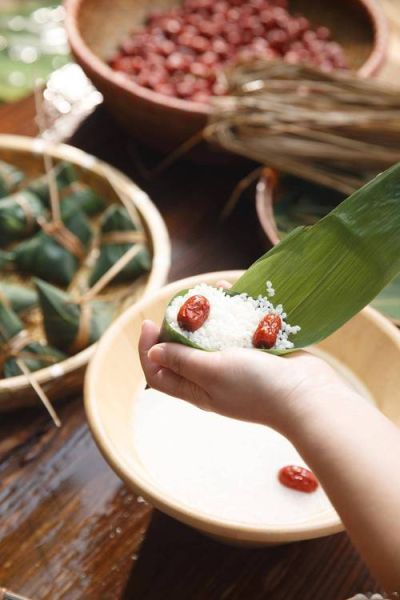 糯米用开水泡多久可以包粽子_冷水泡和热水泡区别-第3张图片-山城妙识 糯米用开水泡多久可以包粽子_冷水泡和热水泡区别-第3张图片-山城妙识