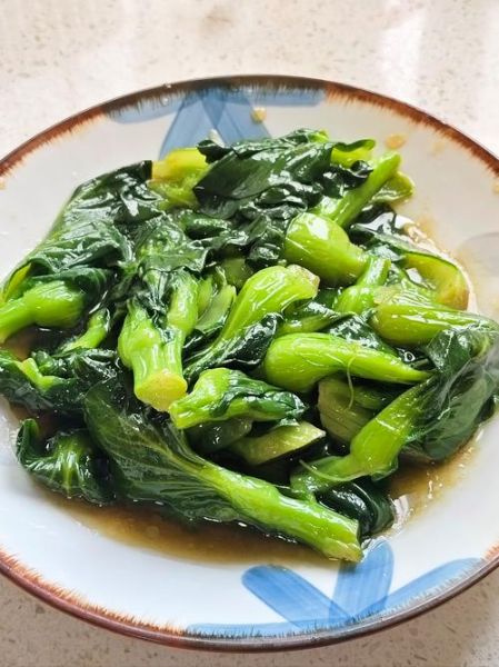 油菜心怎么炒才脆嫩_炒油菜心要不要焯水-第2张图片-山城妙识 油菜心怎么炒才脆嫩_炒油菜心要不要焯水-第2张图片-山城妙识