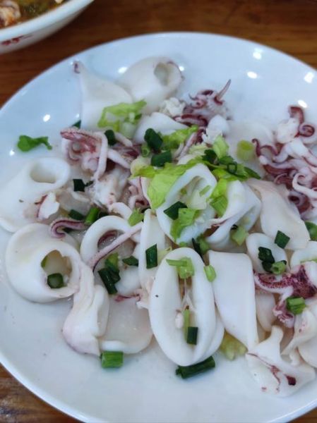 白灼鱿鱼怎么做好吃_白灼鱿鱼焯水几分钟-第1张图片-山城妙识 白灼鱿鱼怎么做好吃_白灼鱿鱼焯水几分钟-第1张图片-山城妙识