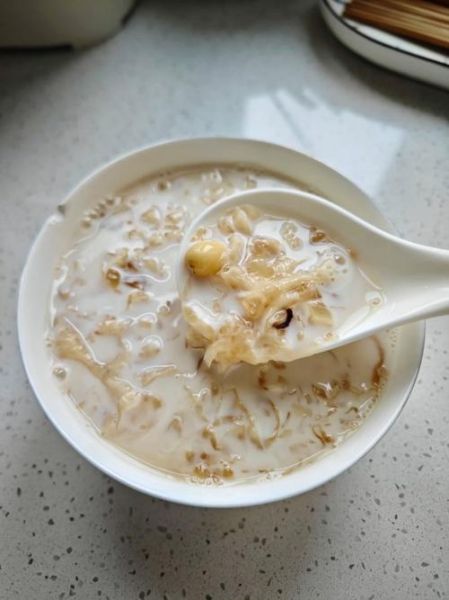 银耳莲子糖水怎么做_银耳莲子糖水要煮多久-第1张图片-山城妙识 银耳莲子糖水怎么做_银耳莲子糖水要煮多久-第1张图片-山城妙识