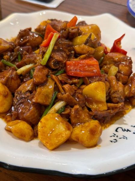 板栗烧鸡肉怎么做_板栗烧鸡先焯水还是直接炒-第1张图片-山城妙识 板栗烧鸡肉怎么做_板栗烧鸡先焯水还是直接炒-第1张图片-山城妙识