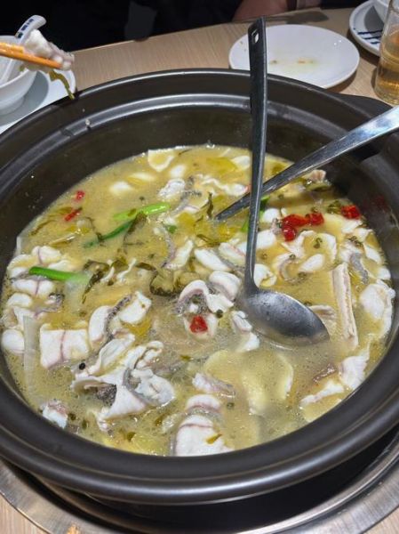 酸菜鱼火锅怎么做才好吃_酸菜鱼火锅底料怎么选-第1张图片-山城妙识 酸菜鱼火锅怎么做才好吃_酸菜鱼火锅底料怎么选-第1张图片-山城妙识