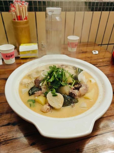 清炖芋儿鸡的家常做法_清炖芋儿鸡怎么做才嫩-第1张图片-山城妙识 清炖芋儿鸡的家常做法_清炖芋儿鸡怎么做才嫩-第1张图片-山城妙识