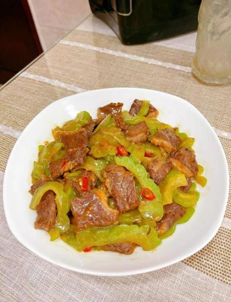 苦瓜炒肉怎么做好吃不苦_苦瓜炒肉的家常做法窍门-第1张图片-山城妙识 苦瓜炒肉怎么做好吃不苦_苦瓜炒肉的家常做法窍门-第1张图片-山城妙识