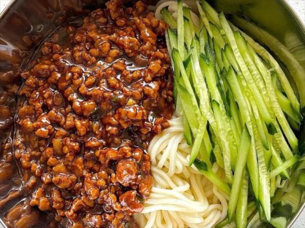 豆瓣酱怎么做炸酱面_炸酱面豆瓣酱比例是多少-第2张图片-山城妙识 豆瓣酱怎么做炸酱面_炸酱面豆瓣酱比例是多少-第2张图片-山城妙识