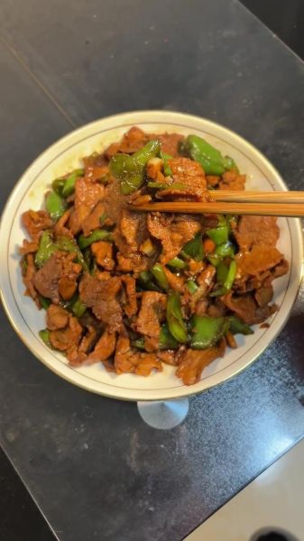 青椒炒肉片怎么做_青椒炒肉片怎么炒才嫩-第1张图片-山城妙识 青椒炒肉片怎么做_青椒炒肉片怎么炒才嫩-第1张图片-山城妙识