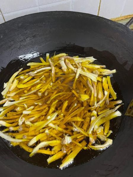 鸡枞油的做法_鸡枞油怎么保存-第1张图片-山城妙识 鸡枞油的做法_鸡枞油怎么保存-第1张图片-山城妙识