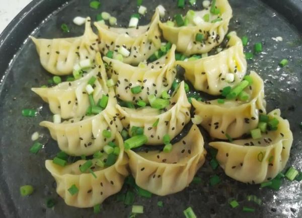 锅贴饺子怎么做_锅贴饺子和煎饺区别-第2张图片-山城妙识 锅贴饺子怎么做_锅贴饺子和煎饺区别-第2张图片-山城妙识