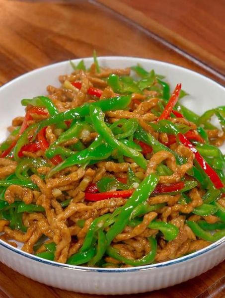 肉丝炒青椒怎么做_青椒炒肉先炒哪个-第3张图片-山城妙识