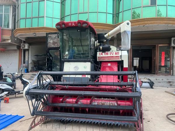 水稻收割机多少钱一台_水稻收割机哪个品牌好-第1张图片-山城妙识 水稻收割机多少钱一台_水稻收割机哪个品牌好-第1张图片-山城妙识