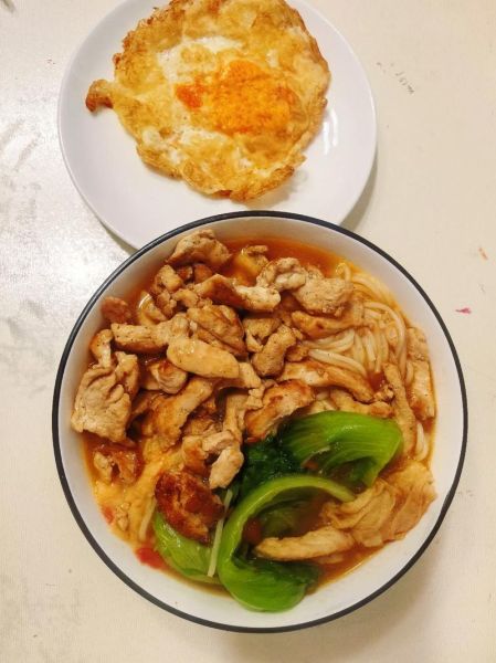 鸡胸脯肉丝面条怎么做_鸡胸肉面条减脂做法-第1张图片-山城妙识 鸡胸脯肉丝面条怎么做_鸡胸肉面条减脂做法-第1张图片-山城妙识