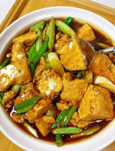 小葱煎豆腐怎么做_豆腐不碎技巧-第1张图片-山城妙识 小葱煎豆腐怎么做_豆腐不碎技巧-第1张图片-山城妙识