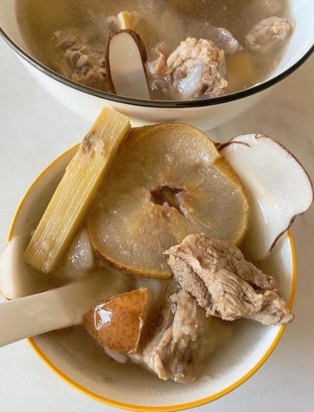 骨头汤怎么熬才白_骨头汤要焯水吗-第1张图片-山城妙识 骨头汤怎么熬才白_骨头汤要焯水吗-第1张图片-山城妙识