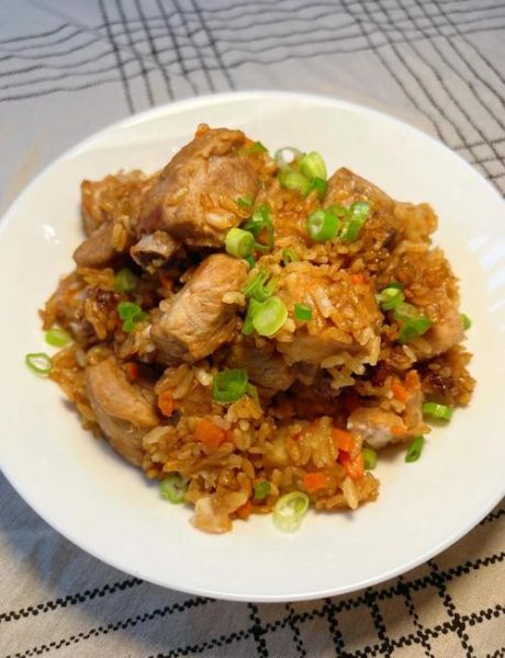 芋头排骨焖饭怎么做_电饭煲版详细步骤-第1张图片-山城妙识 芋头排骨焖饭怎么做_电饭煲版详细步骤-第1张图片-山城妙识