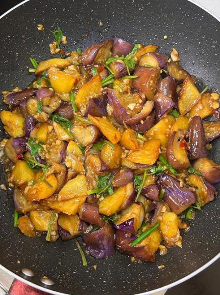 家常土豆茄子怎么炒_土豆茄子先炒哪个-第1张图片-山城妙识