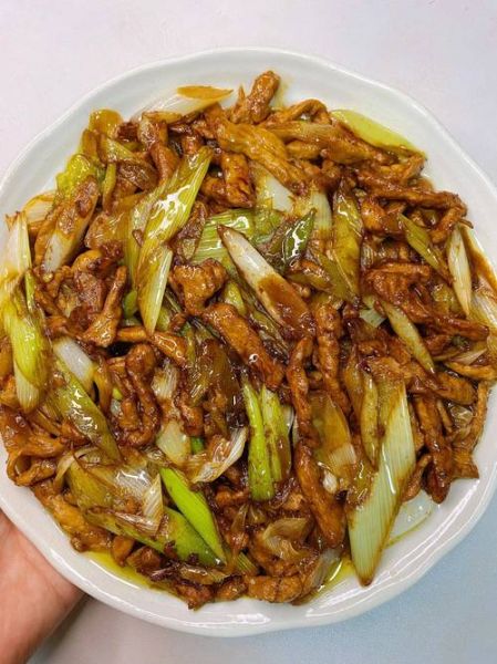 大葱炒肉怎么炒才嫩_大葱炒肉先放葱还是先放肉-第2张图片-山城妙识 大葱炒肉怎么炒才嫩_大葱炒肉先放葱还是先放肉-第2张图片-山城妙识